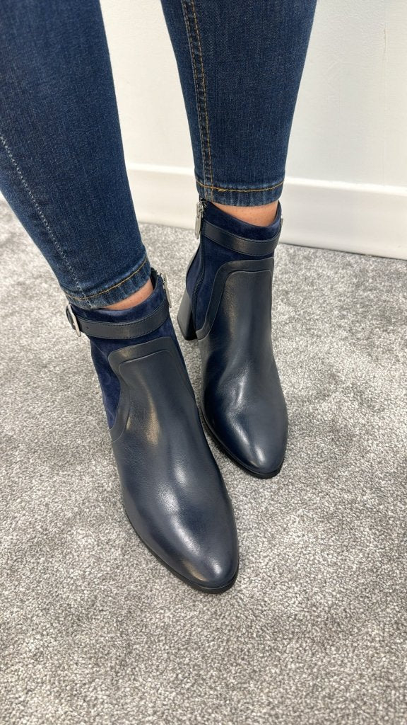 NULI NAVY – Precious